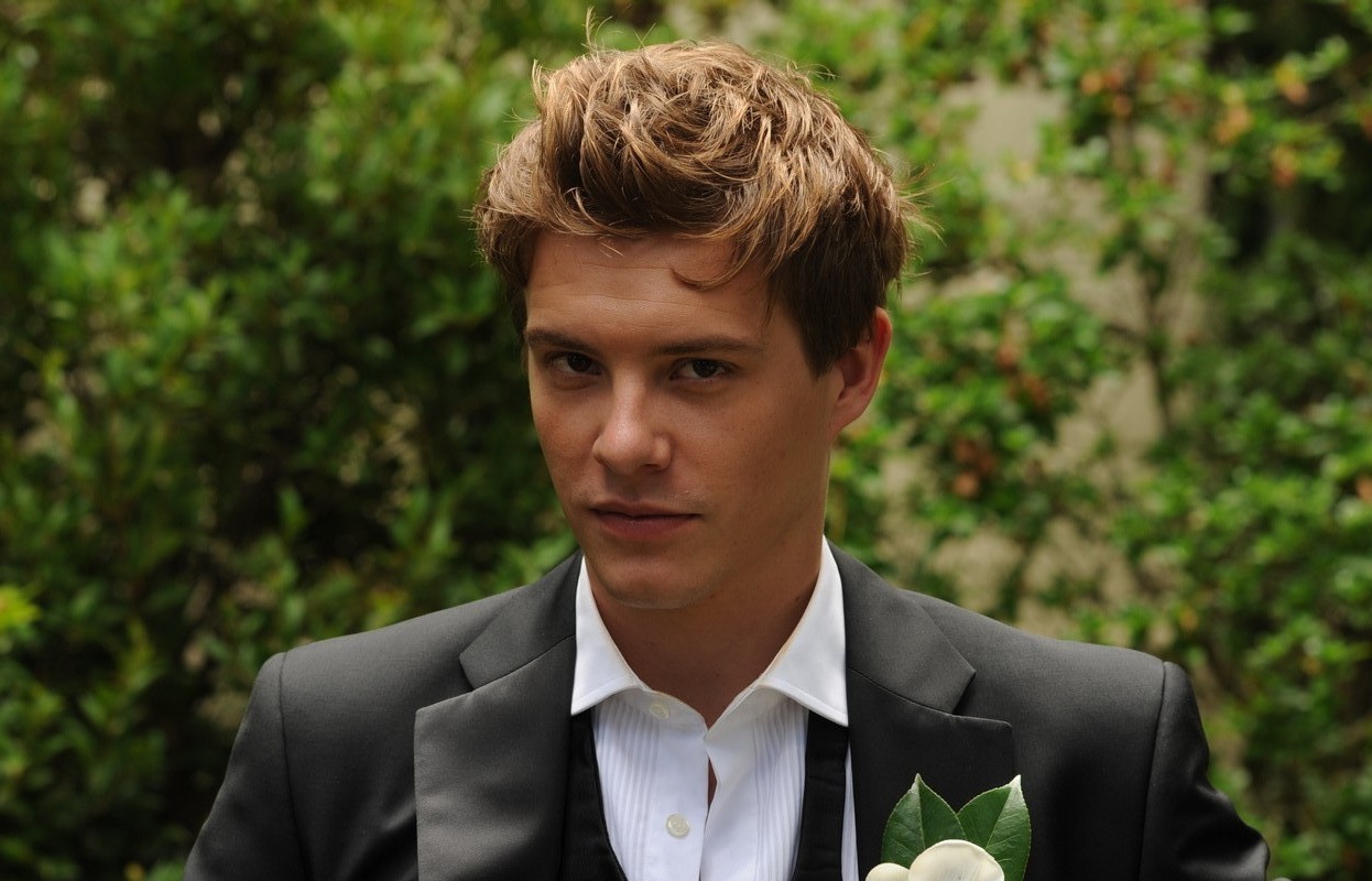 Irish Twilight Sisters: 2 stills of Xavier Samuel in 'A Few Best Men'
