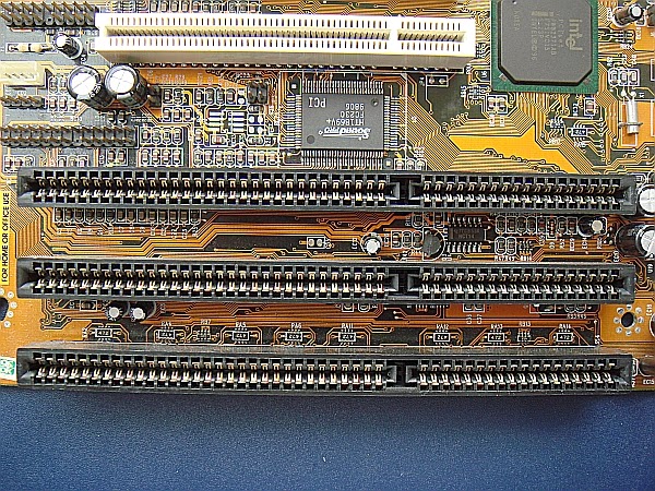 BugWorkShop - 甲蟲工作室: PCChips M572 V1.2 Socket 7 主機板（Motherboard）