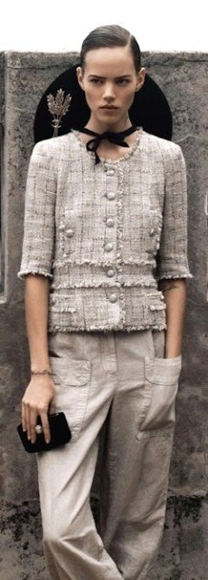 The legendary Coco´s tweed jacket - Magnifique Brunette