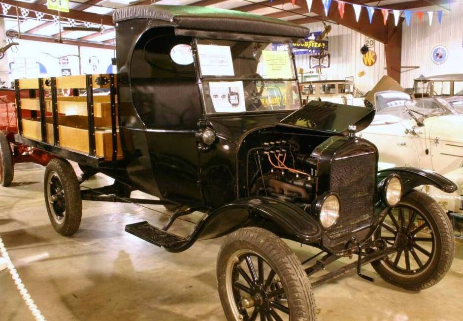 Pictoral History of Ford Trucks 1917-1948: The Ford Model TT or Model T ...