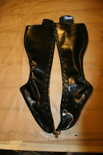 A fetish leathercrafters journal: Bondage Bootie How-To