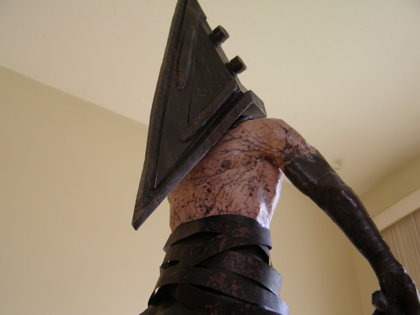 Papercraft: Pyramid Head (Silent Hill) ~ Organn con 2 "N"
