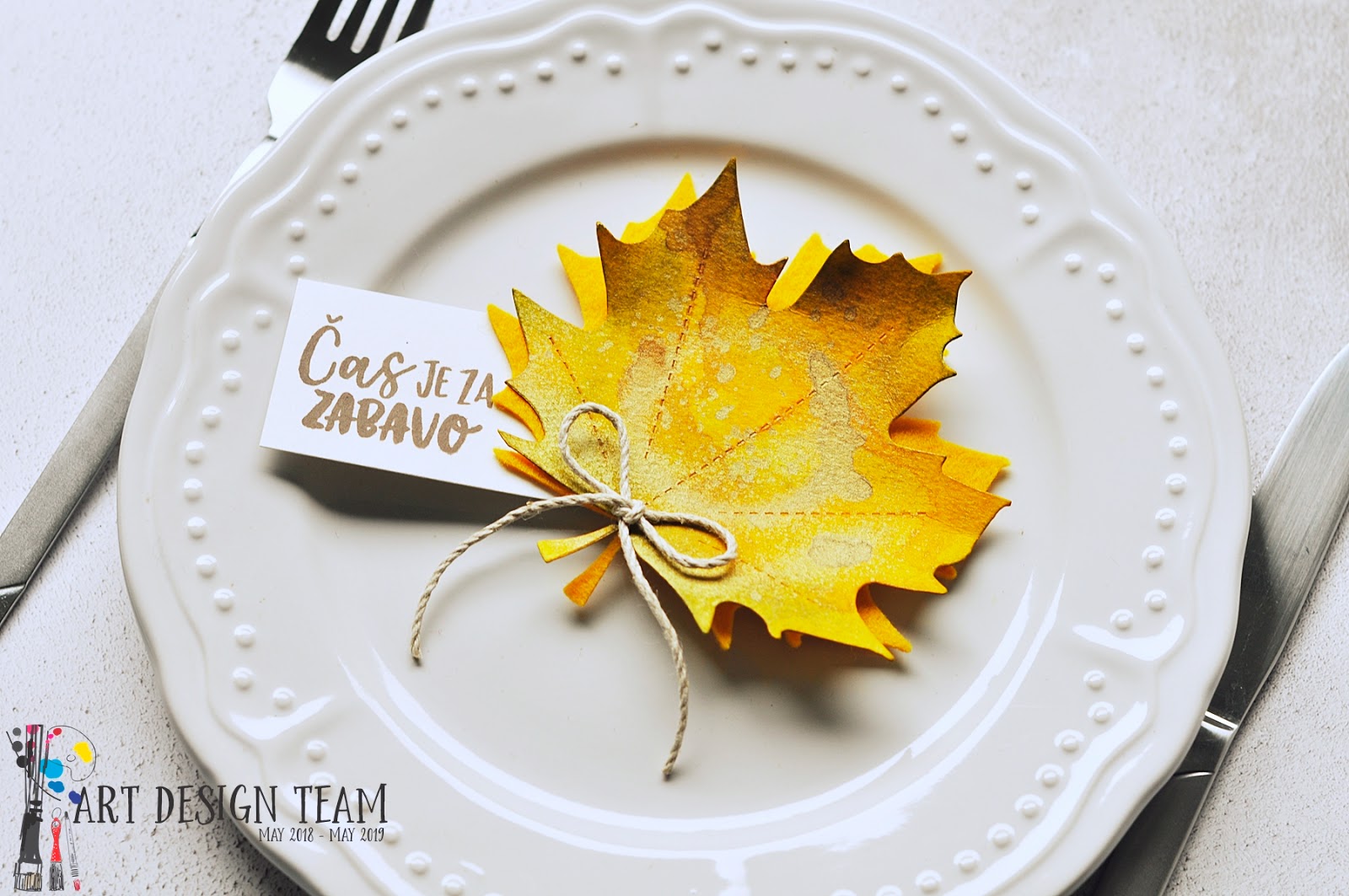 Ustvarjalna skrinja: Jesenko listje na krožniku
