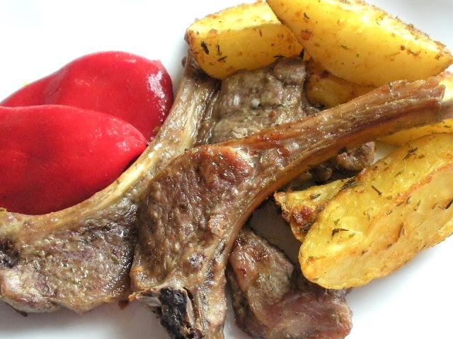 Aquí se cocina: Chuletas de cordero con patatas cajún