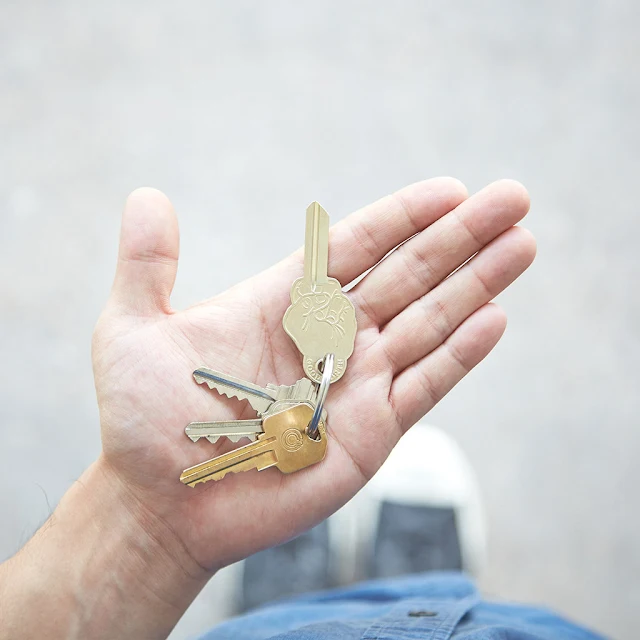 THE MIDDLE FINGER KEY | DAS COOLSTE DING AM SCHLÜSSELBUND - Atomlabor ...