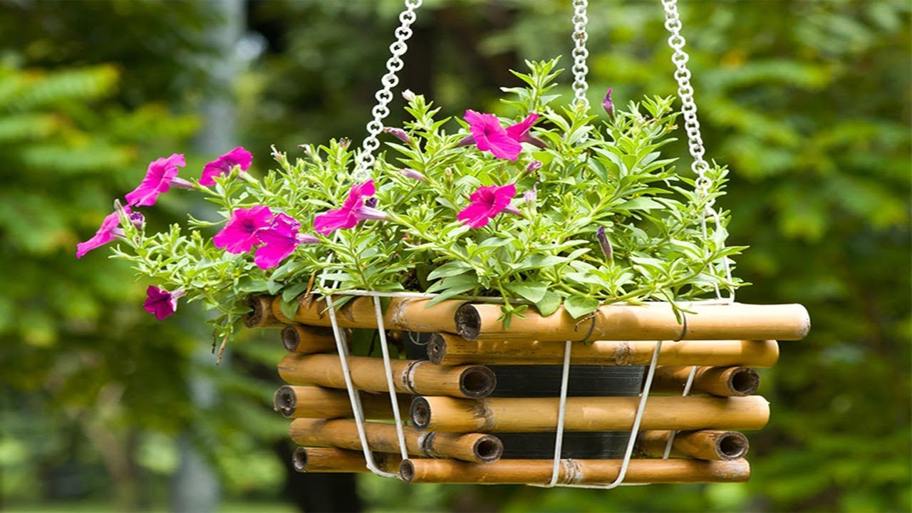 50 Kreasi Unik Pot Tanaman Hias di Taman - Rumahku Unik