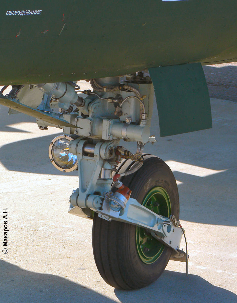 vanveken's blog: Як-130 (Yakovlev Yak-130) Walk Around