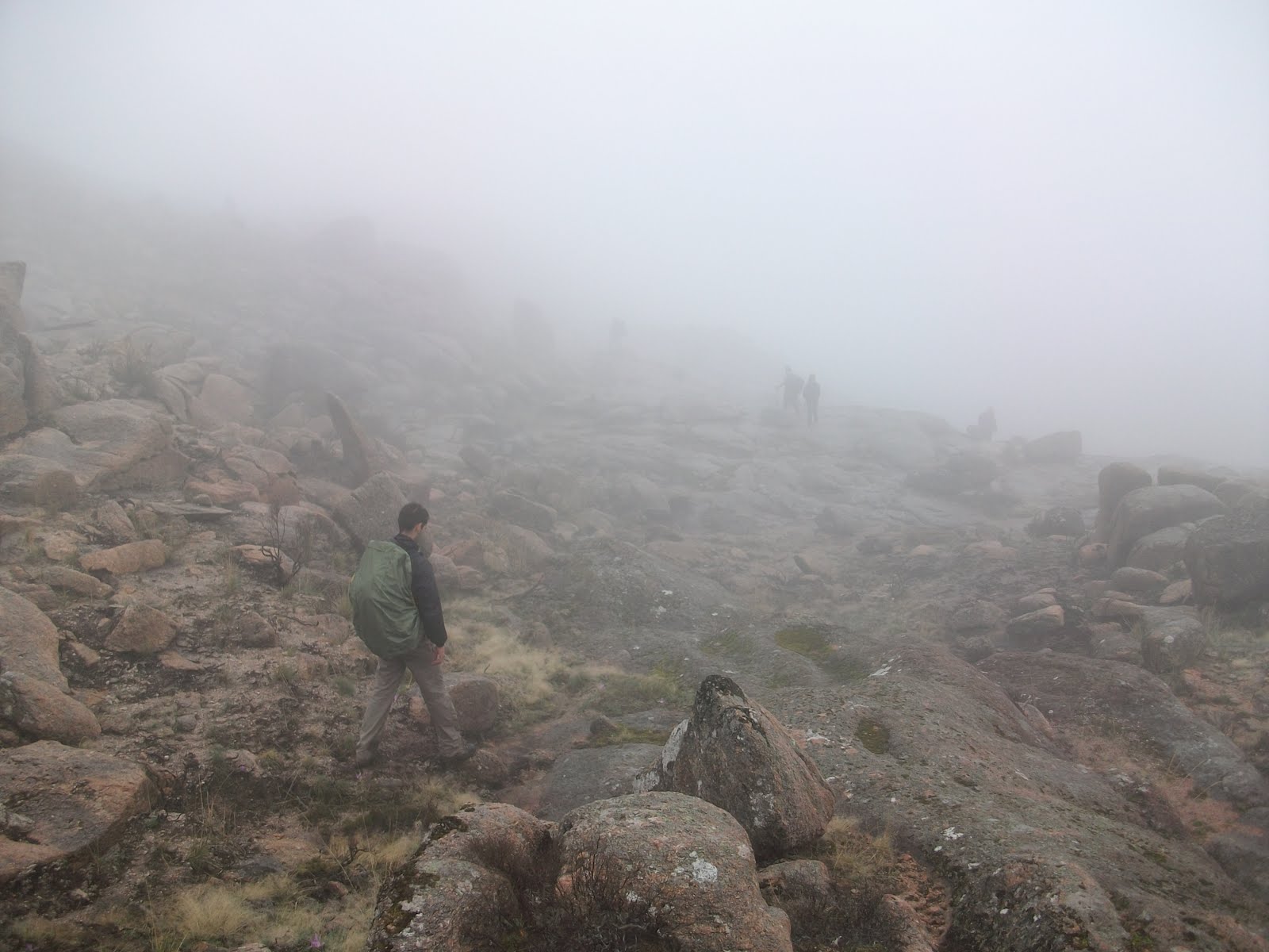 clube de montanhismo de braga: O Nevoeiro na Montanha
