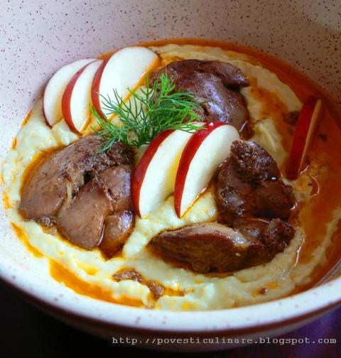 Ficatei de pui cu ceapa ,pure de mazare si mere