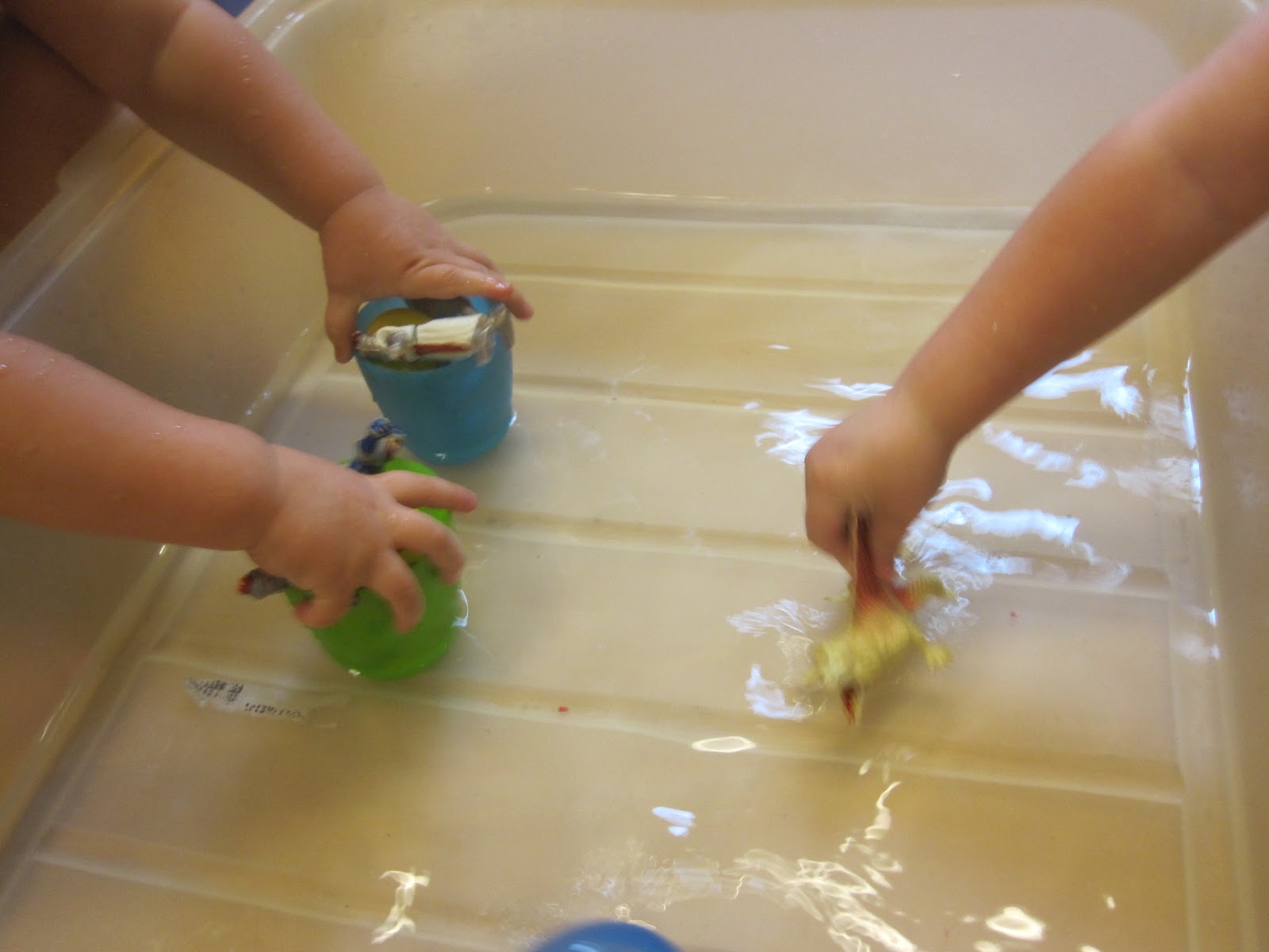 Krabban Knut Tittar Ut!!: Vattenlek!