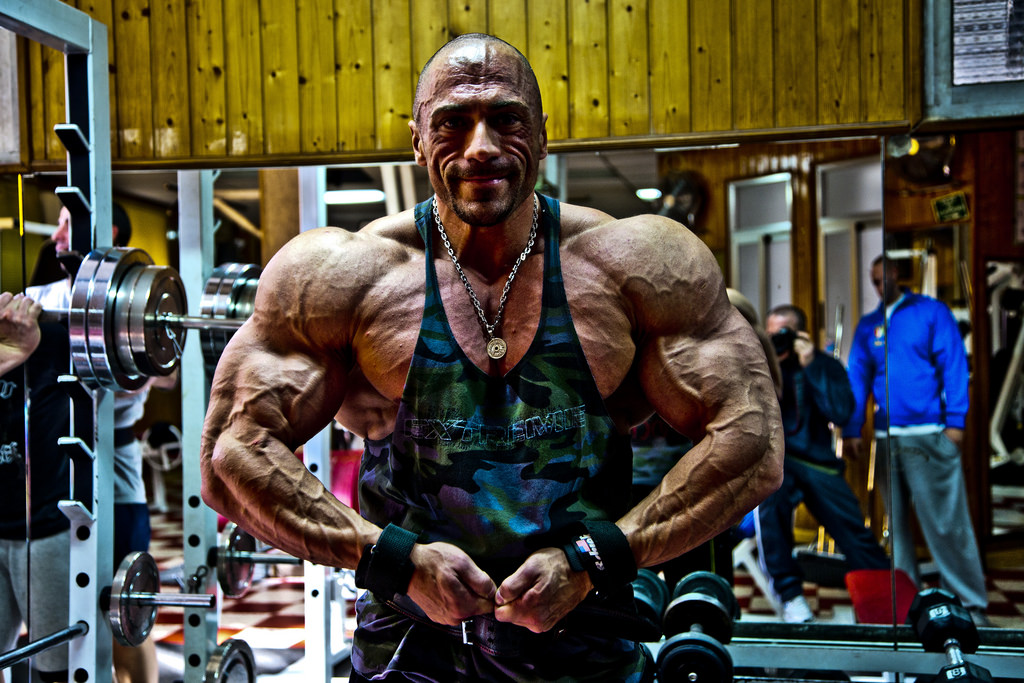 Muscle Lover: Spanish bodybuilder Roberto Del Amo
