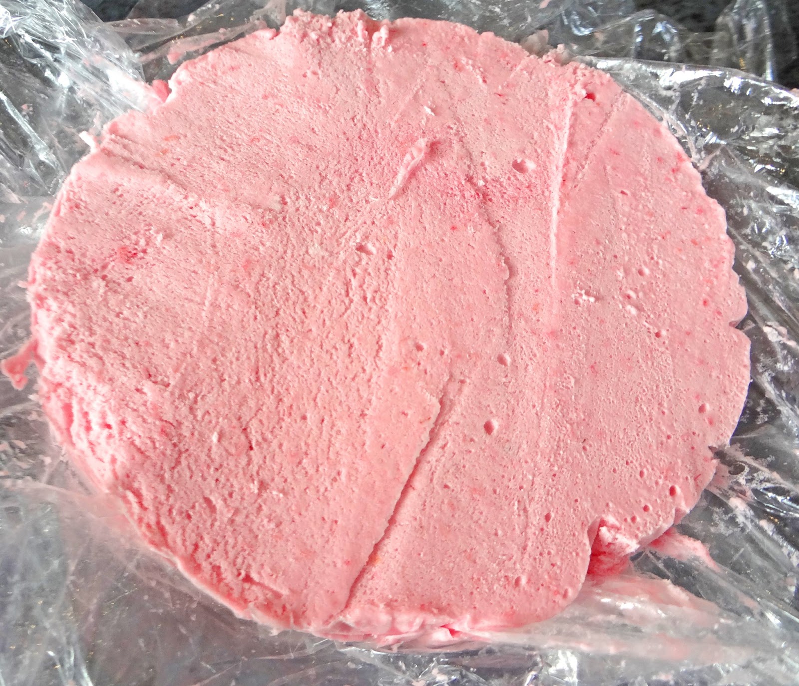 Eryn Pâtisserie: Happy Easter - Bombe de Mousse au Chocolat et Framboise