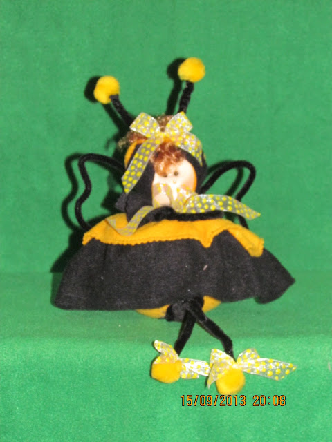 Artes y manualidades de Mónica Beltrán : Muñeca abeja maya