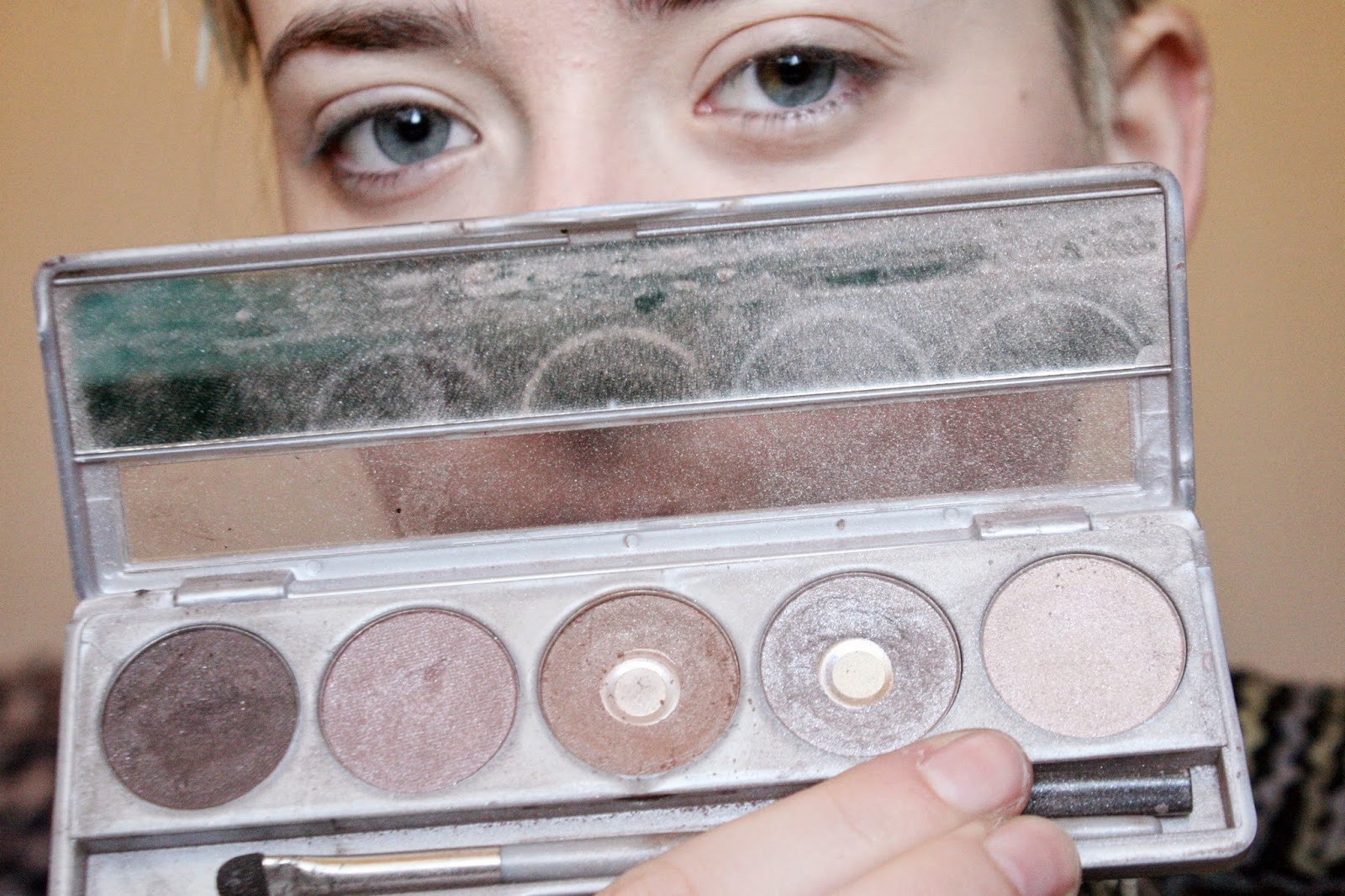 punk-puke: Dark Brows Dark Eyes Dark Lips Makeup Tutorial