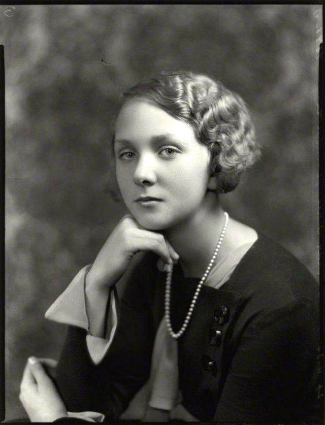 16 Rare Photos of Lady Iris Mountbatten From Between the 1930s and ...