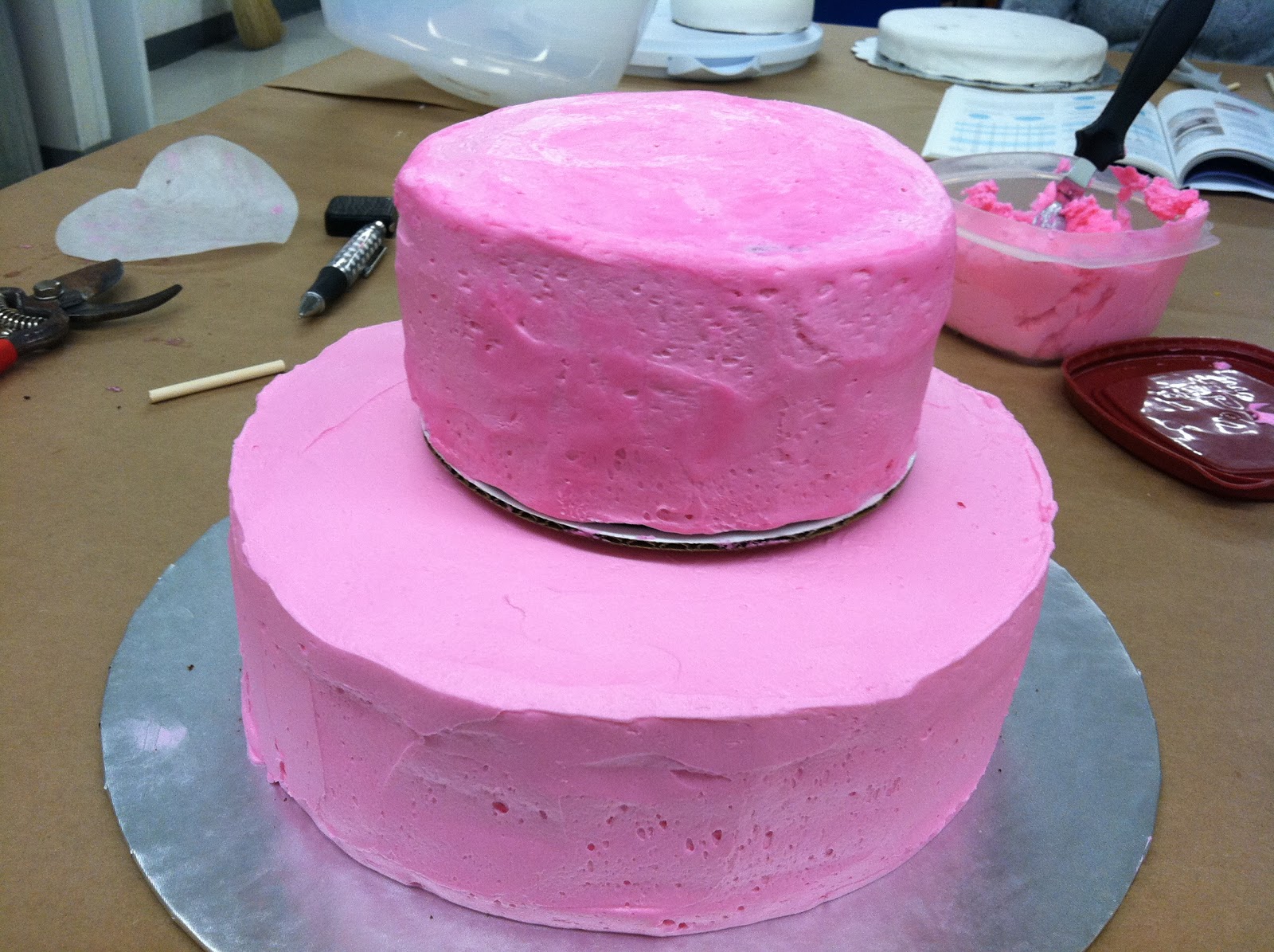 The Iced Queen: How to Stack Cakes