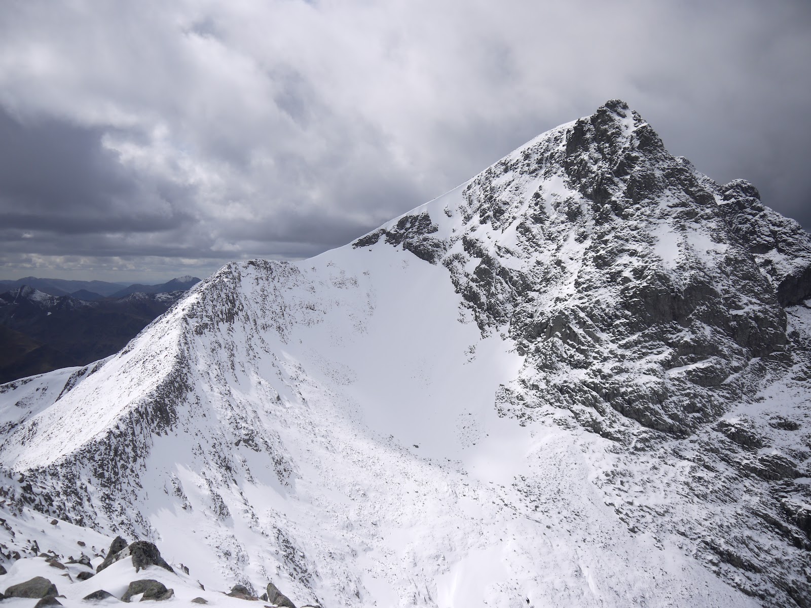 TARMACHAN MOUNTAINEERING: CMD ARETE, BEN NEVIS