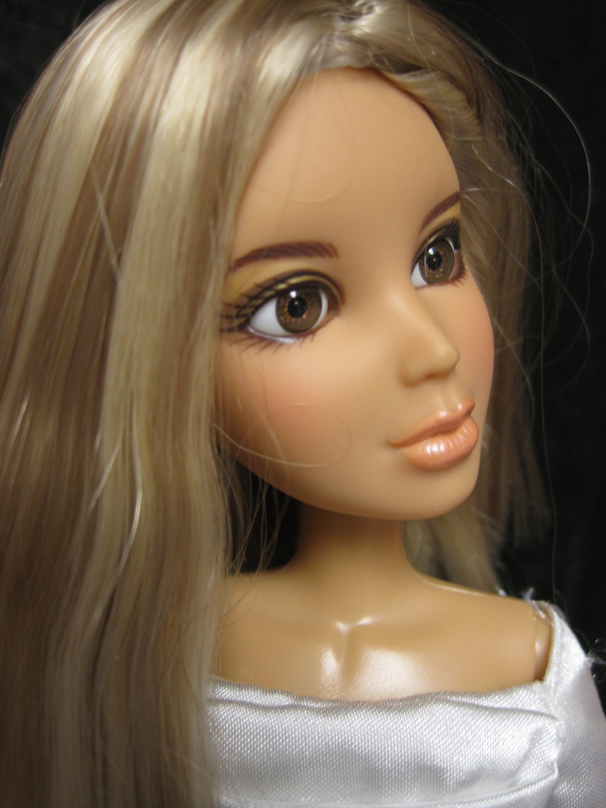 Never Grow Up: A Mom's Guide to Dolls and More: Liv Doll Review