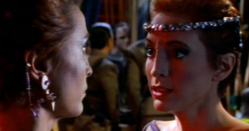 Doux Reviews: Star Trek Deep Space Nine: Crossover