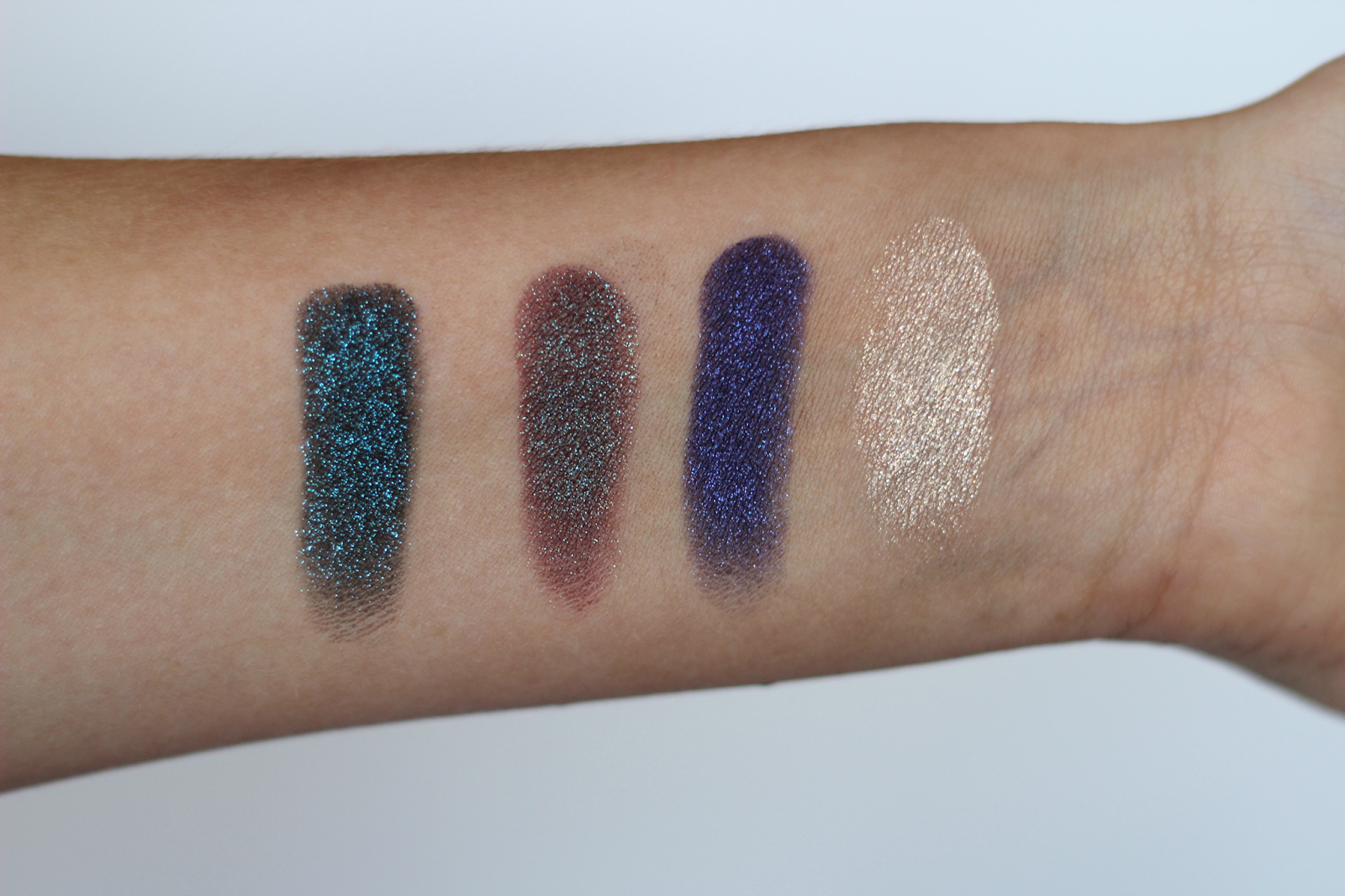 Elín Likes: REVIEW | COLOUR POP SUPER SHOCK EYESHADOWS