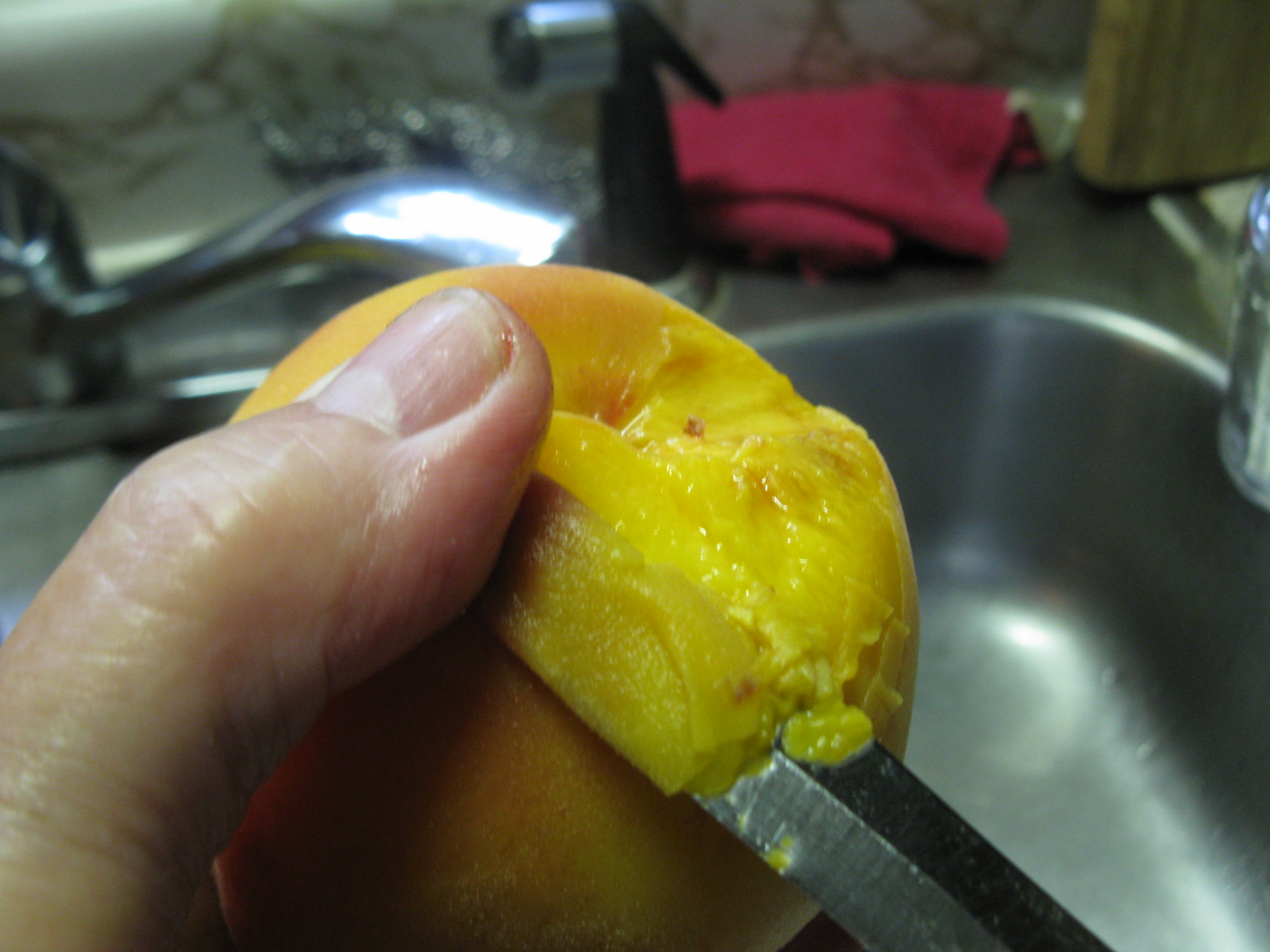 Simply Homemaking: Canning Peaches is Easy! (No Sugar.)