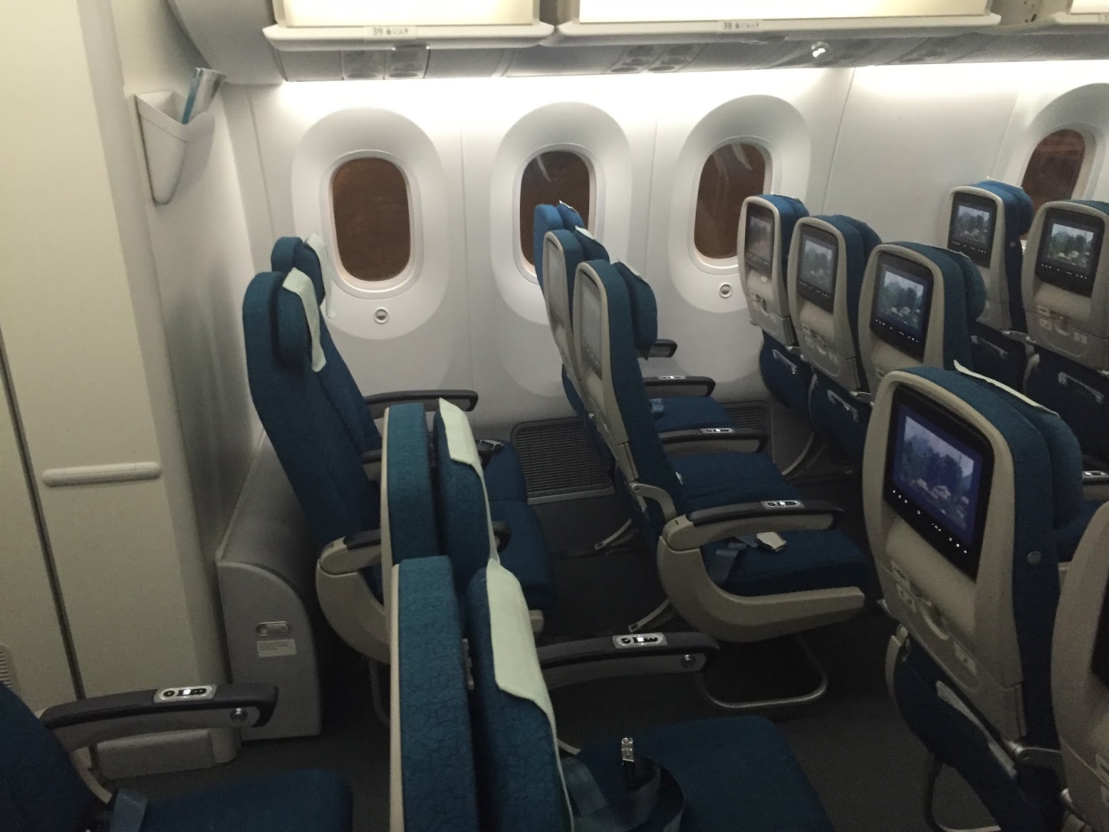 Charles Ryan's Flying Adventure: Joyride on Vietnam Airlines Boeing 787 ...