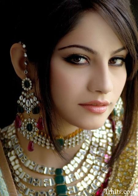Fashion Passion or Information: Pakistani Model Neelam Muneer