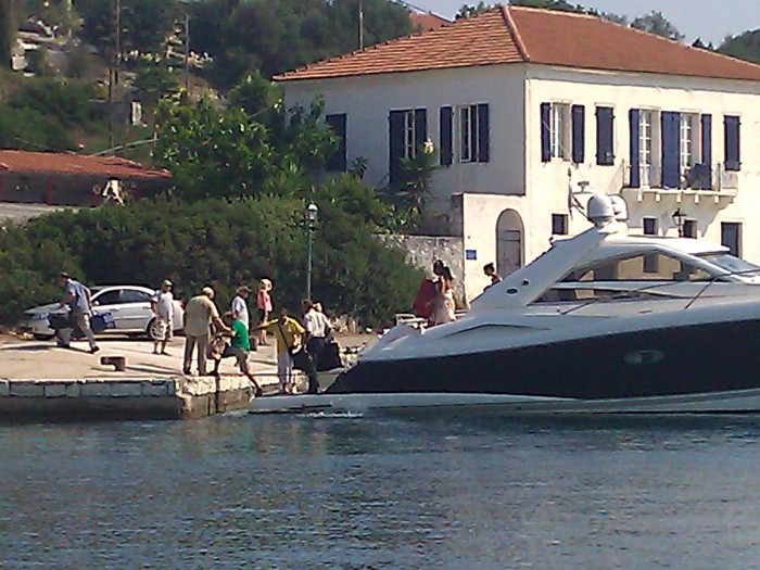 Coutstombola ithaca: ΠΟΙΟΥΣ ΜΕΤΑΦΕΡΕΙ ΣΤΟ ΦΙΣΚΑΡΔΟ ΤΟ ΚΟΤΕΡΟ ΤΟΥ ...