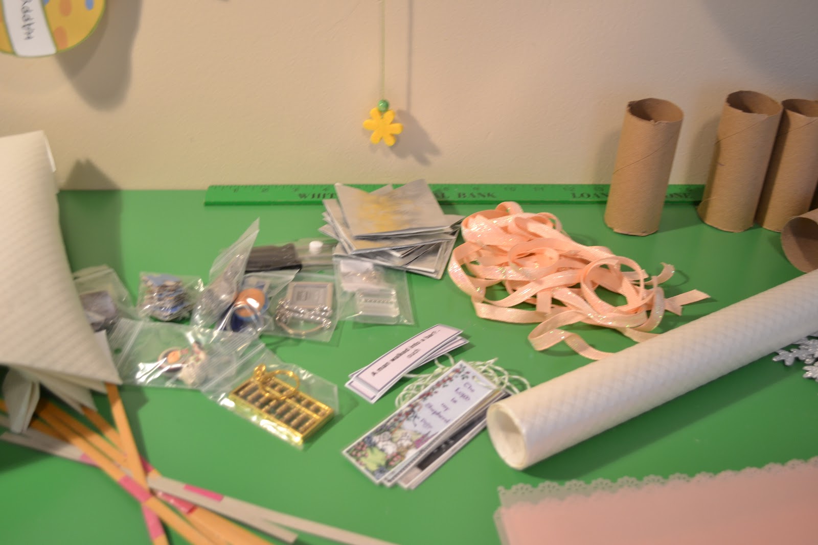 Fun Fabrication: DIY Christmas Crackers (with tutorial)