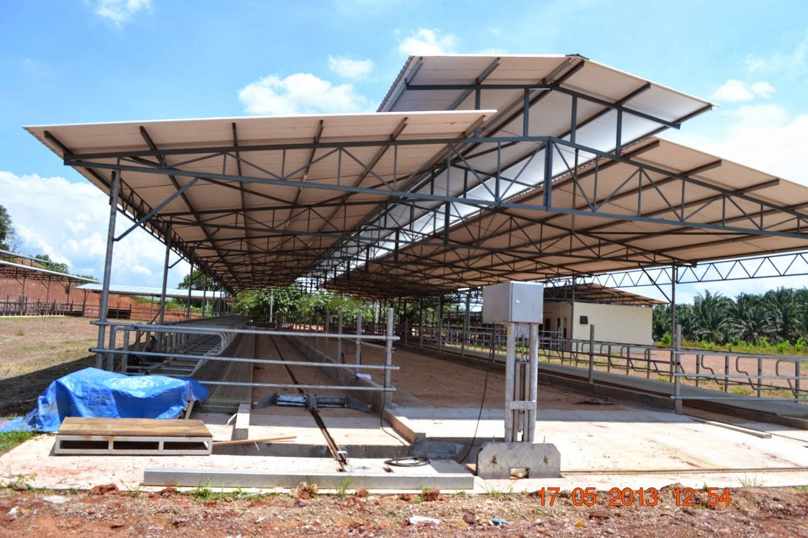 Dairy Farm Equipment - Manure Handling : Dairy Farm Sample Photos with ...