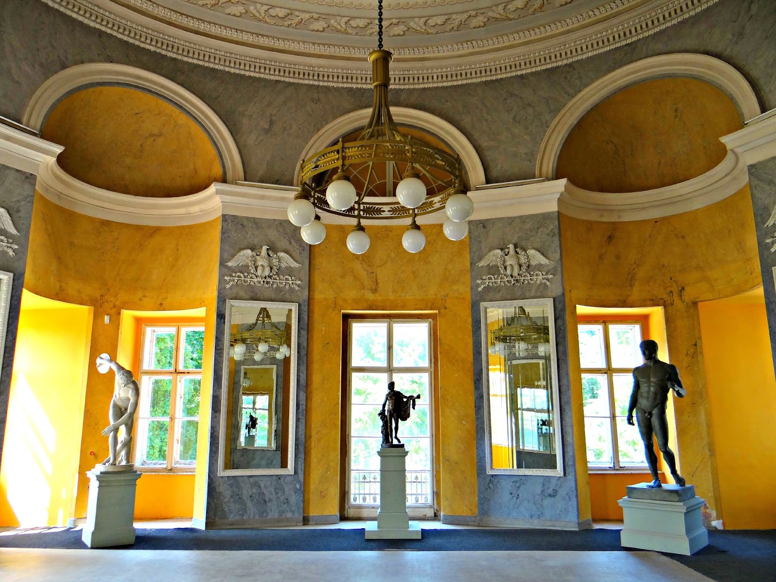 Travelblogger: Városlátogatások: Festetics-kastély Dég