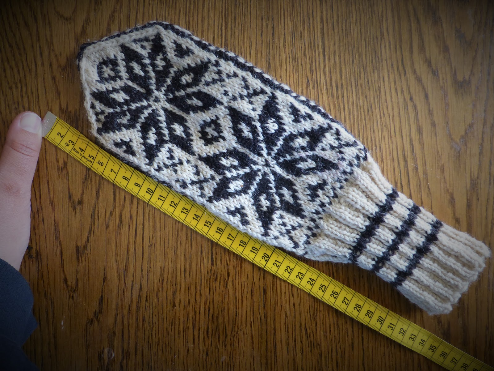 Østerdalsbrura: How to adjust the size of the selbu mitten