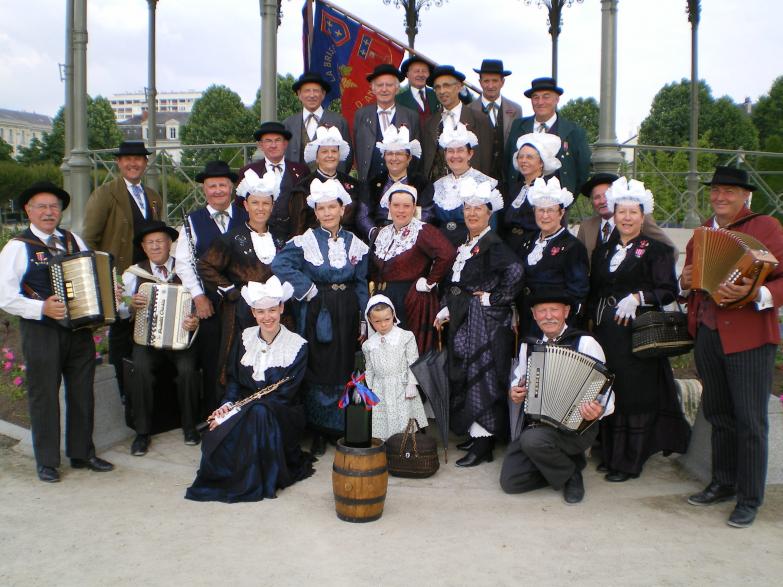 FolkCostume&Embroidery: Overview of the costumes of France, part 1. The ...