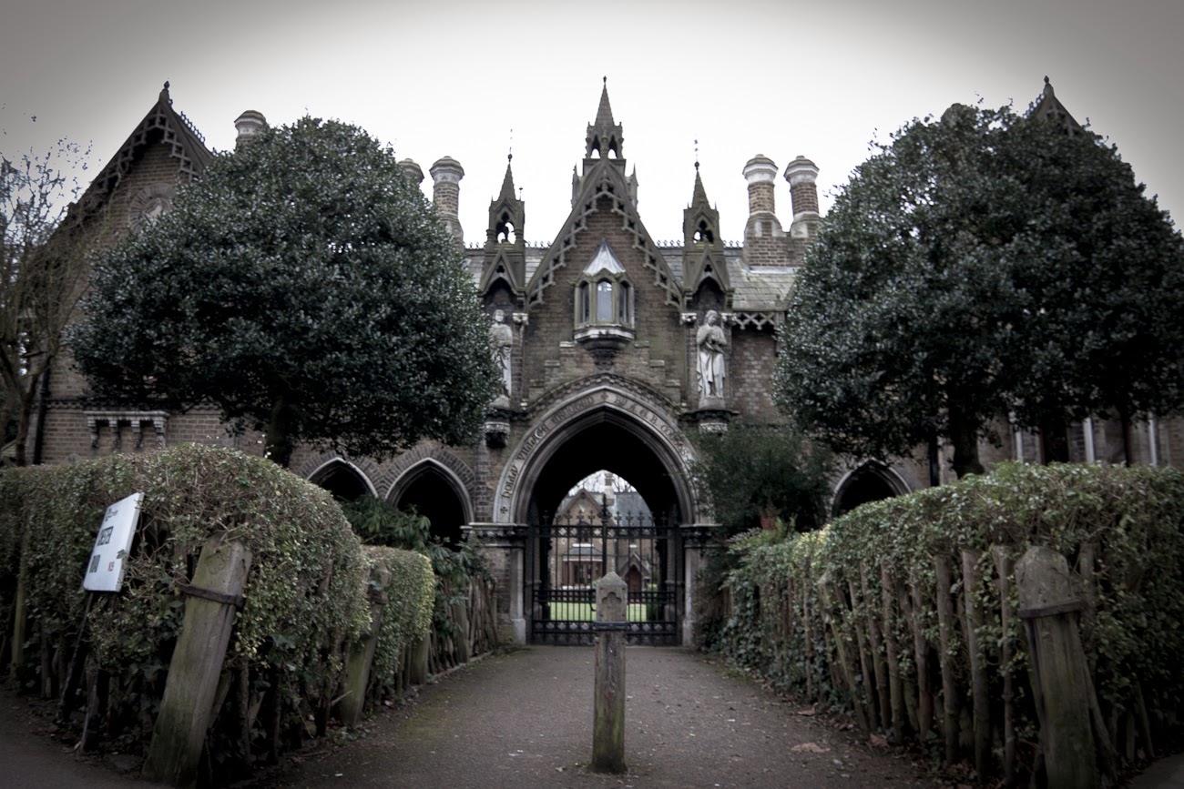 Elles disent qu'elles voient pas le rapport...: Brèves d'Halloween or ...