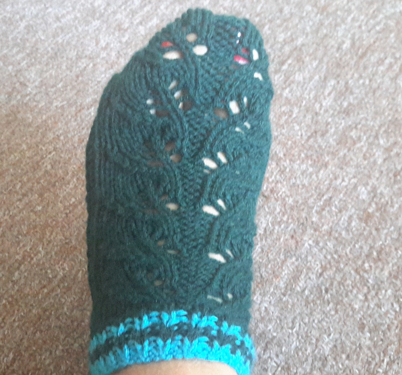 Anything Creative: Lace leaf Pattern Sock