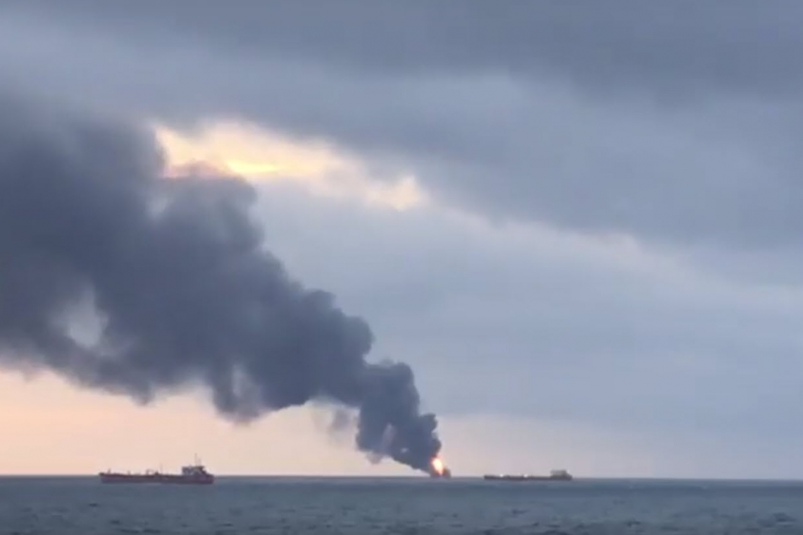 Seemorerocks: 2 ships catch fire in Kerch Strait