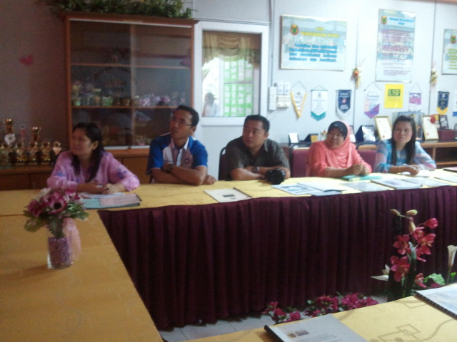 CaTaTaN JeMaRi ..AnAk PaNtAi..: Sekitar lawatan dari guru dan murid ...