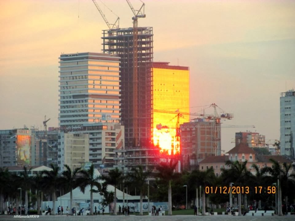 Tukayana: Luanda no pôr do sol