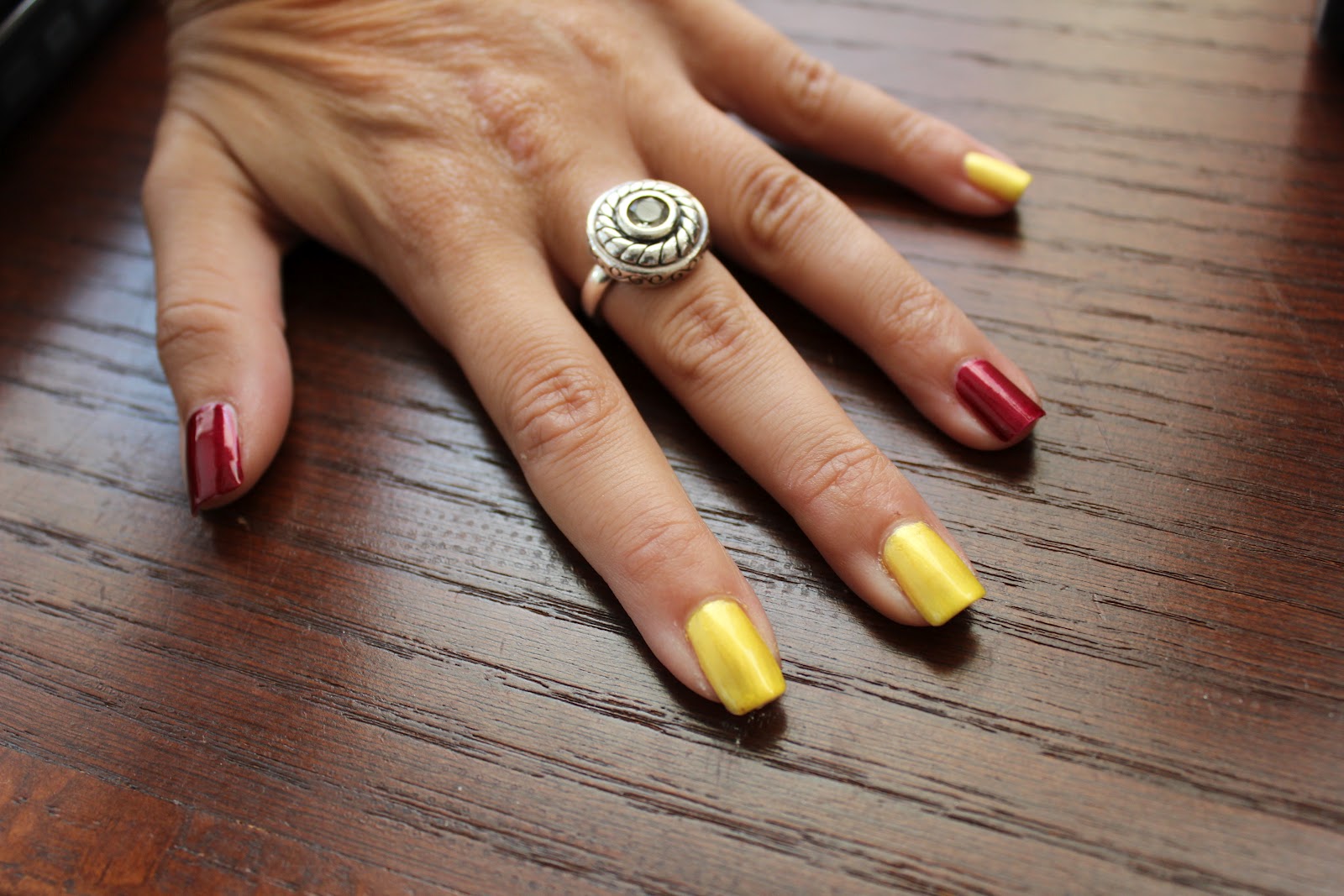 Simple Nail Art for Newbies: FSU Nails ~ GO NOLES!