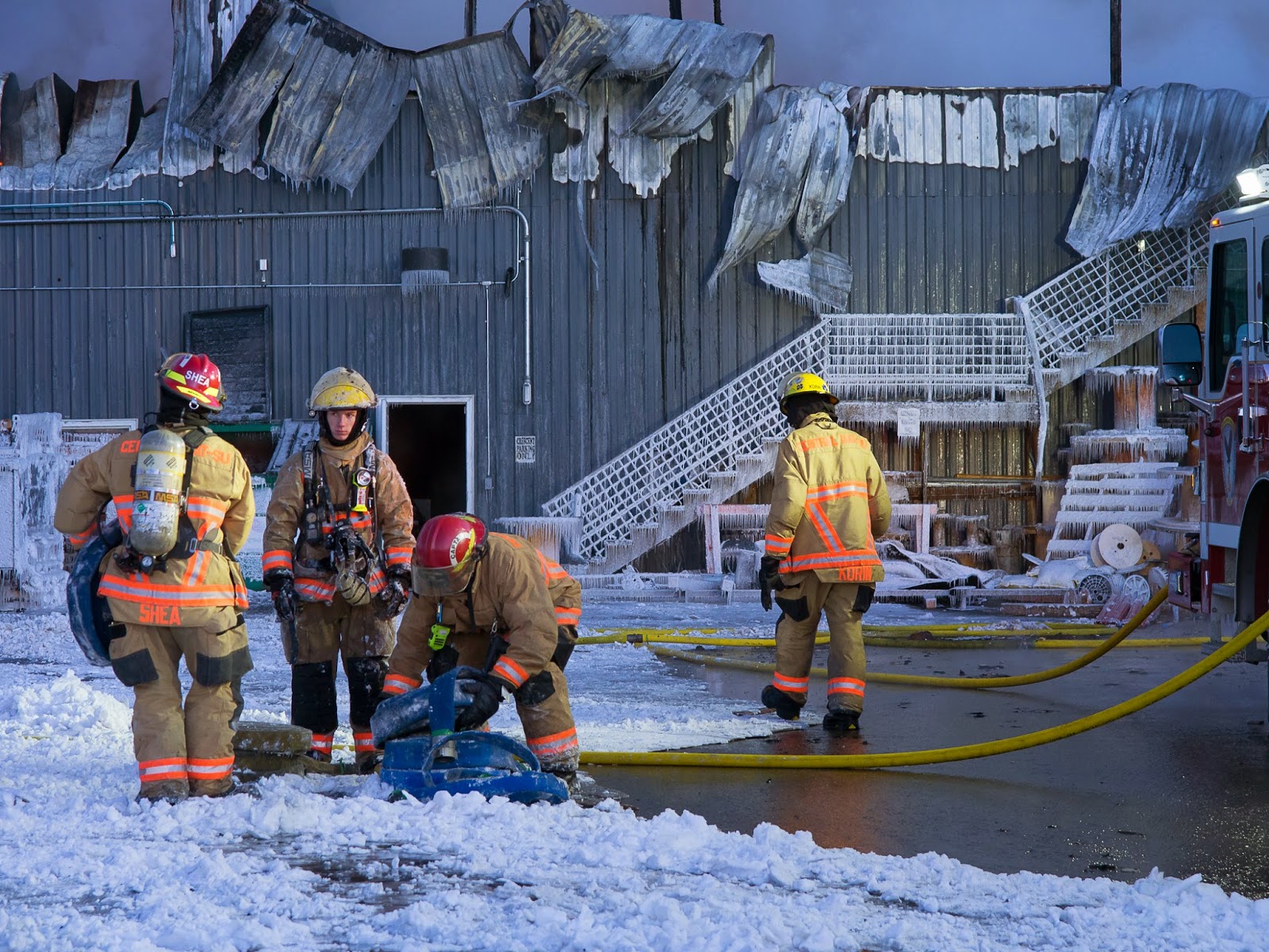 MEC&F Expert Engineers : FAMILY ESCAPES FIRE IN 2-STORY COMMERCIAL ...