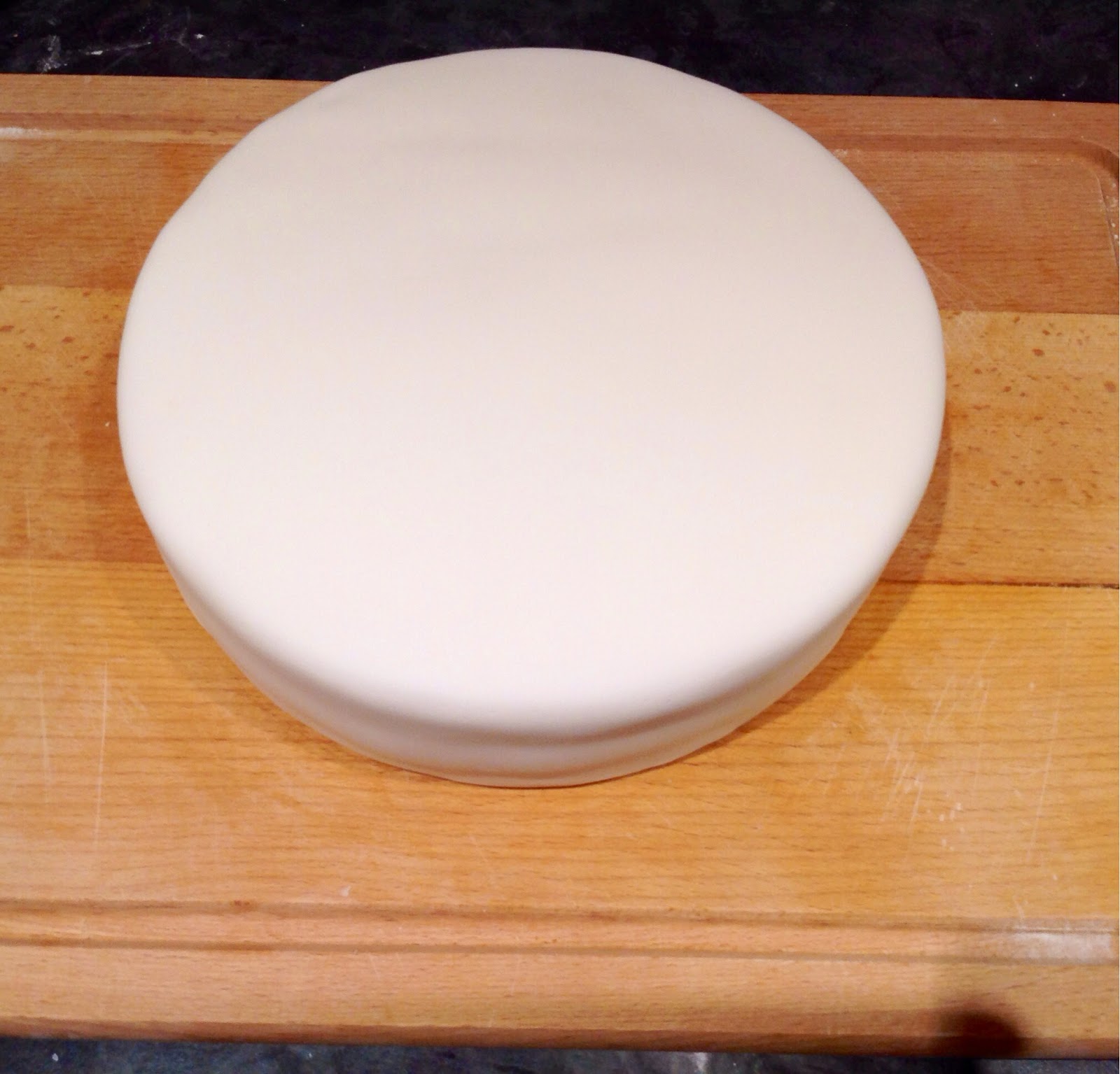The Crumb Trail..: How to Cover a Sponge Cake with Fondant...