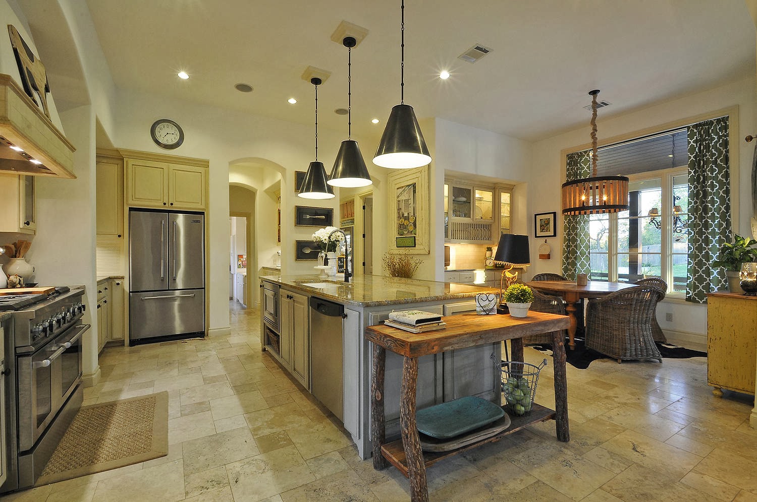 Subtle Traditional Style Blends with Modern Touches | Interiornity ...