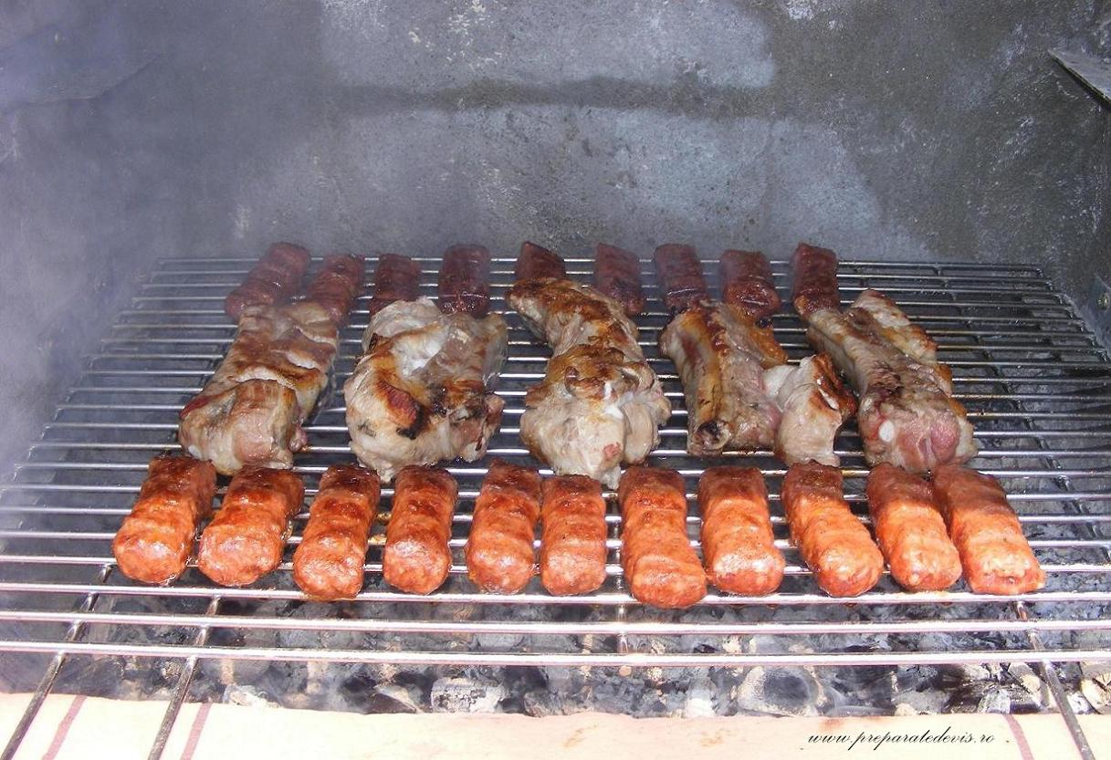 Coaste de porc la gratar | Preparatedevis.ro