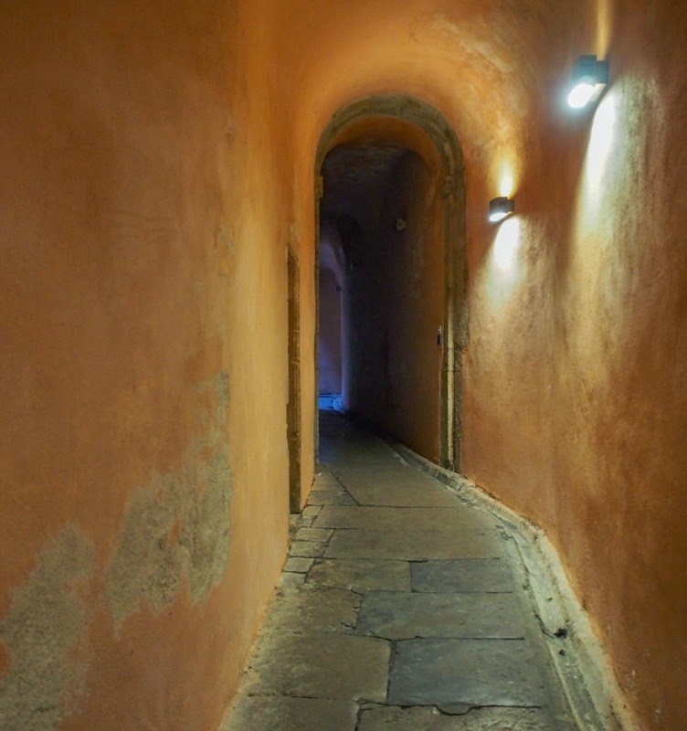 France: Les Traboules- the secret passageways of Vieux Lyon | Minor Sights