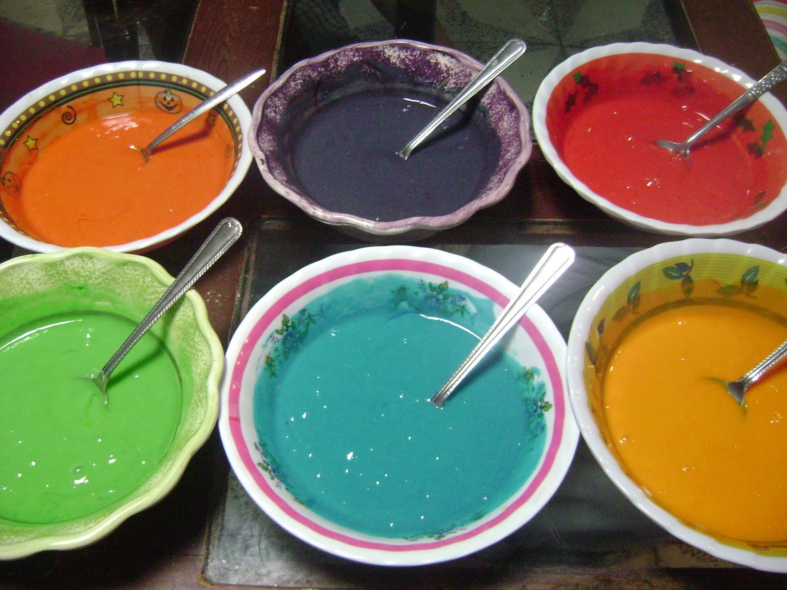 For the Kid In All of Us {Rainbow Cake} - La Cocina de Leslie