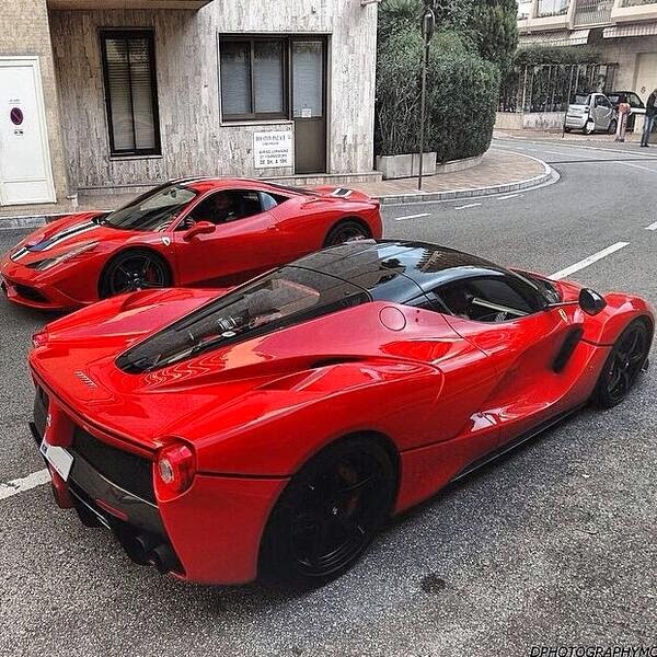 InstaCarros: Pregunta: ¿Sabes los modelos de estos dos Ferrari's?