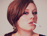 Adele é vista fumando após jantar com namorado - The MC