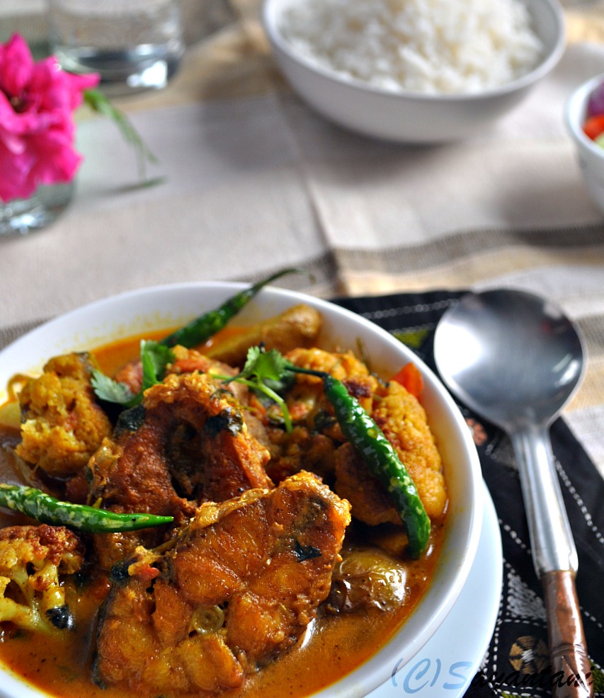 Fulkopi Die Macher Jhol (Light Fish Curry with Vegetables) - A ...