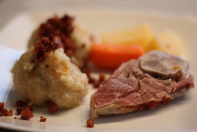 Monas Kjøkkenskriverier: Mormors potetball (fra Sunnmøre)