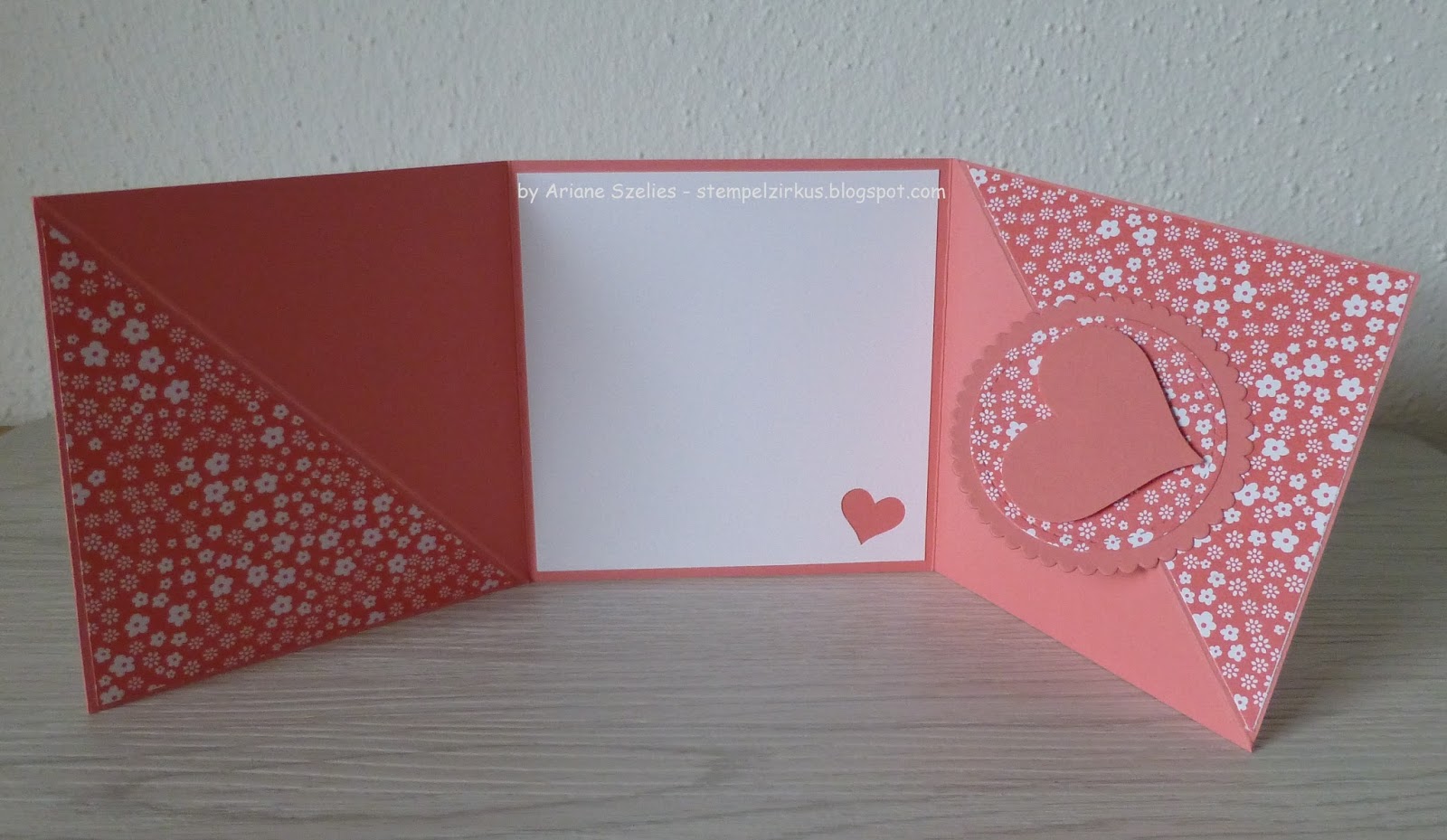 Stempelzirkus: Herzige Triangle Tri-Fold Card